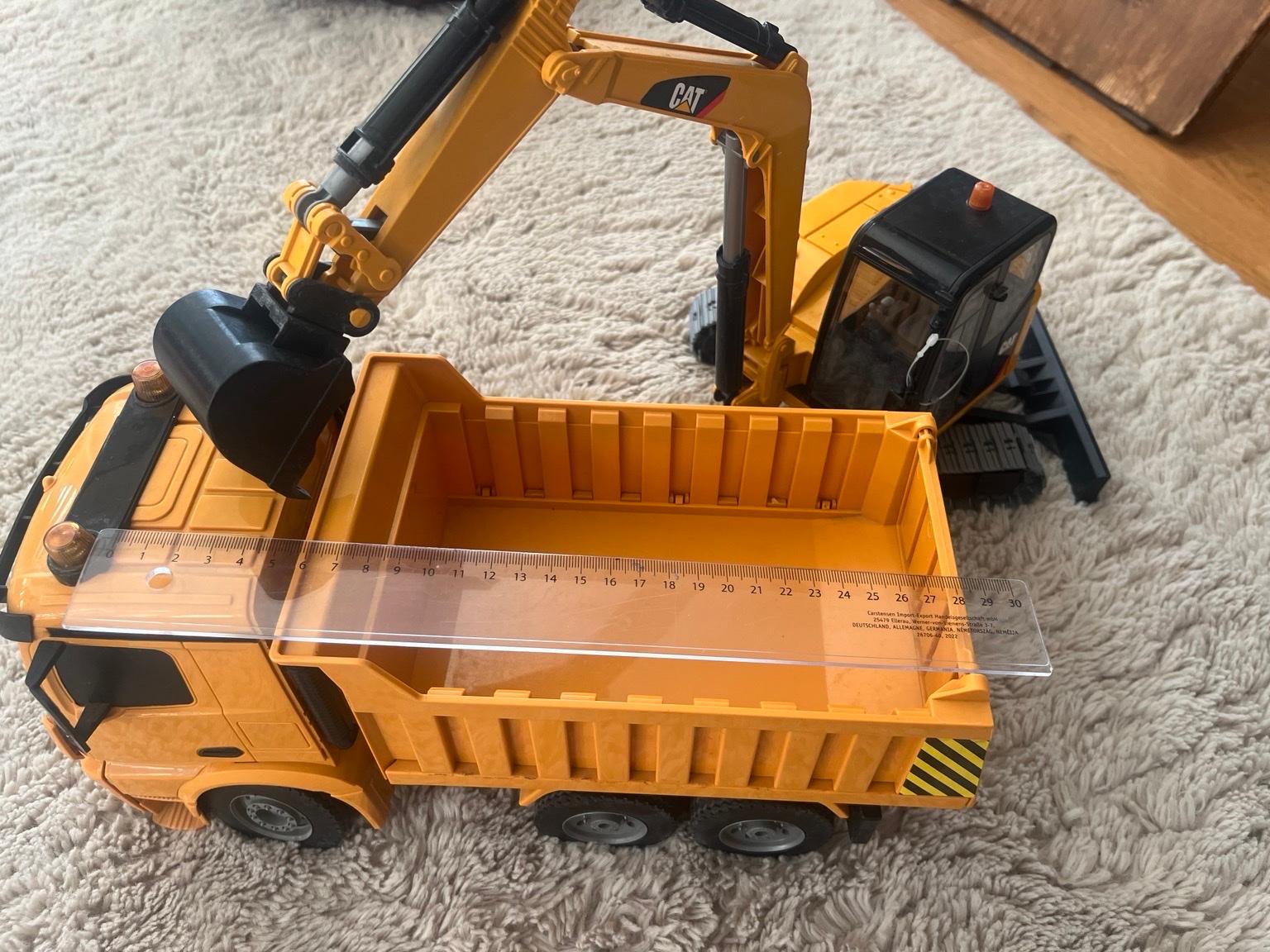 Kipplaster+Bagger in 6923 Marktgemeinde Lauterach für 40,00 € zum ...