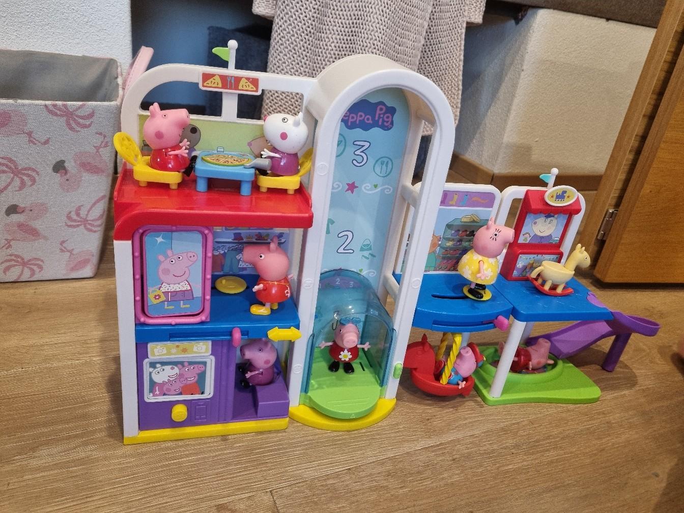 Peppa Wutz Haus mit Figuren in 6336 Langkampfen für gratis zum Verkauf ...