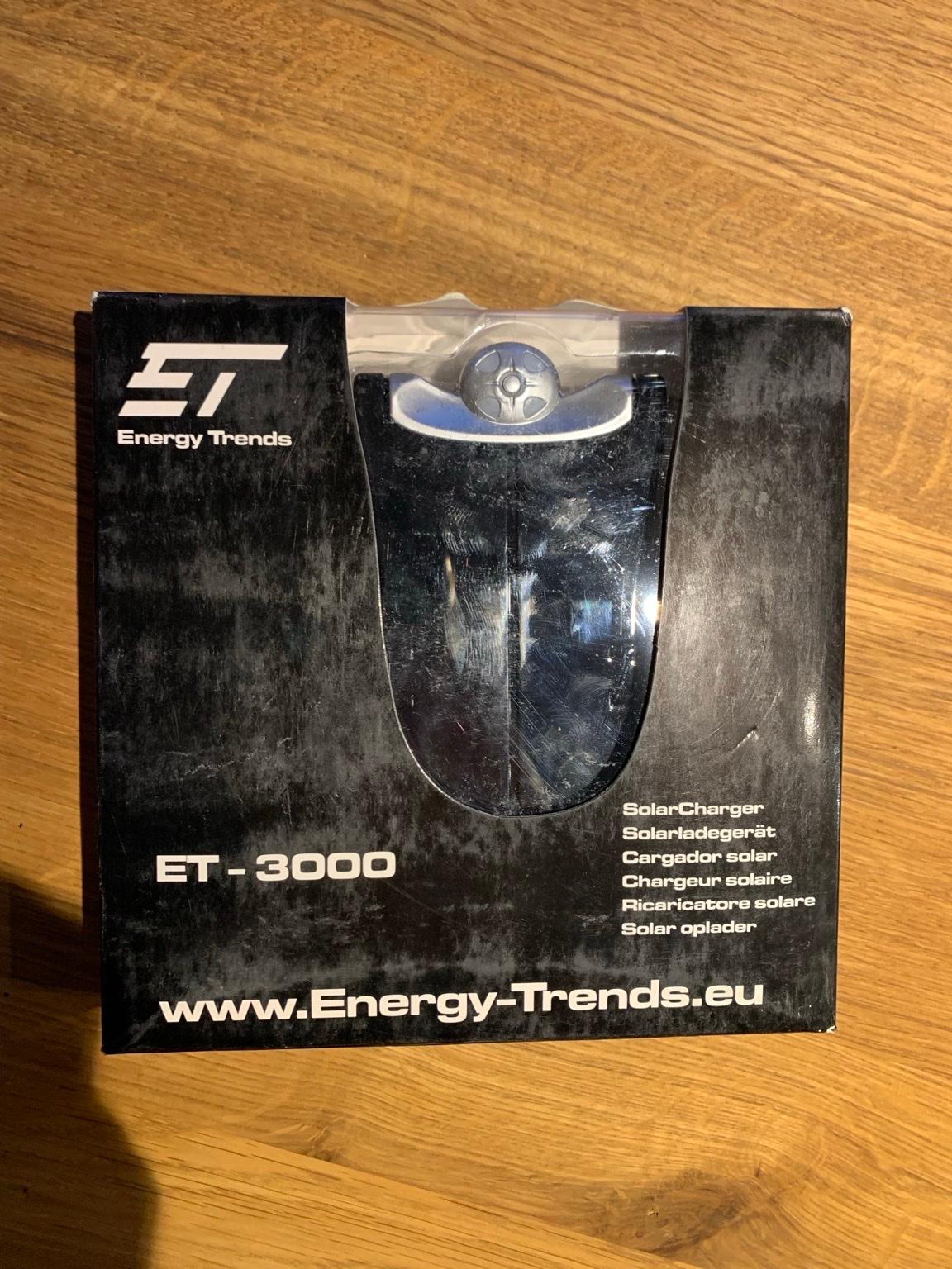 Solarladegerät mit integriertem Akku ET-3000 in 7082 Gemeinde Donnerskirchen für 10,00 € zum ...