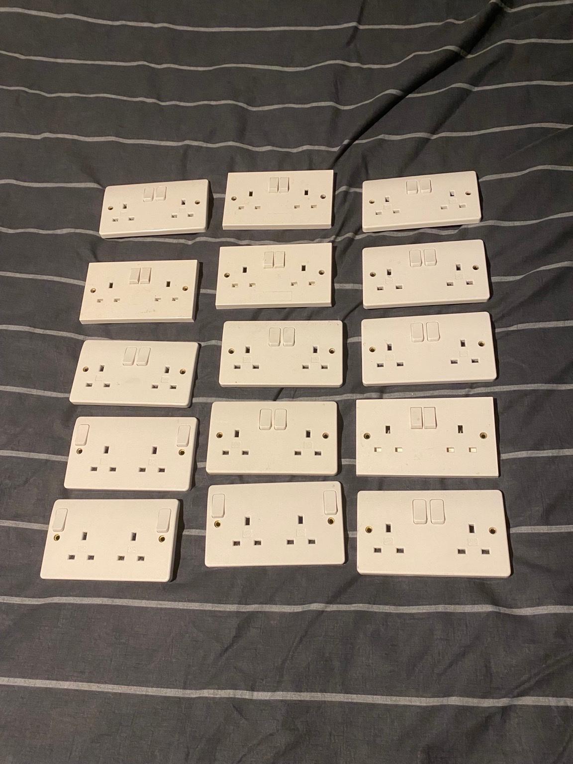 Double switches bundle 1 in SM2 London für 7,00 £ zum Verkauf | Shpock DE