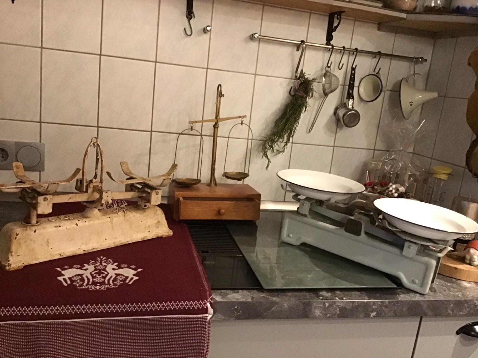 Verschiedene alte Waagen in 78052 Villingen-Schwenningen für 22,00 ...