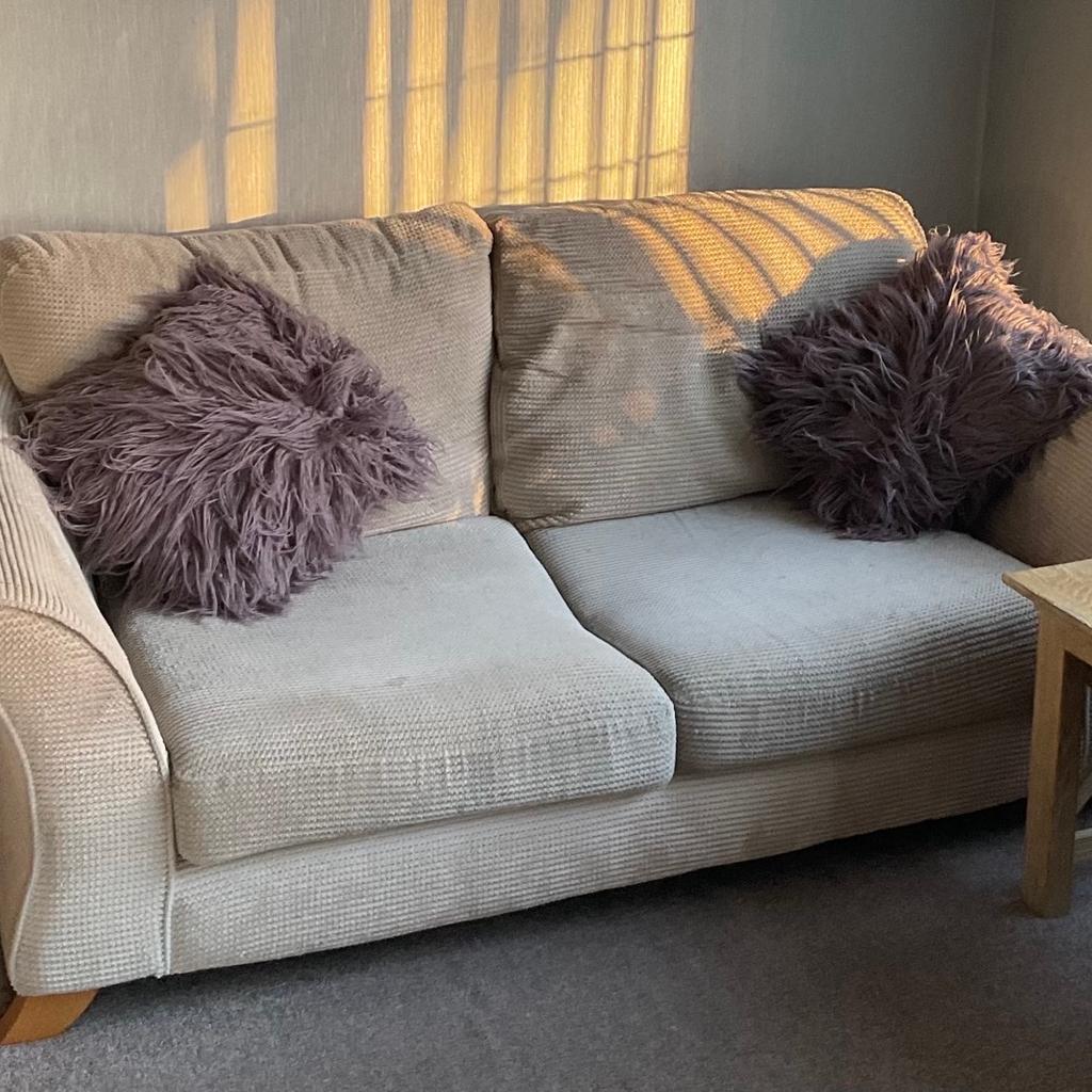 2 and 3 Seater Sofas in DY8 Dudley für £ 100,00 zum Verkauf | Shpock AT