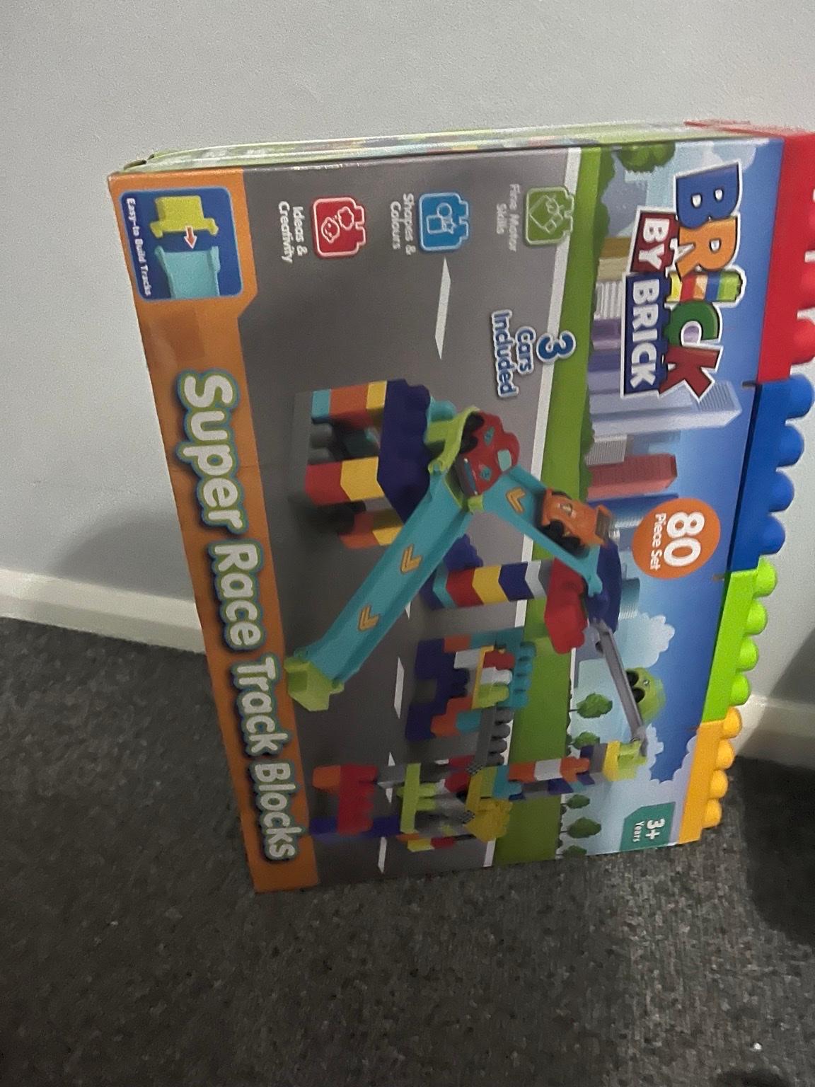 Race track blocks in DY8 Stourbridge für 10,00 £ zum Verkauf | Shpock DE