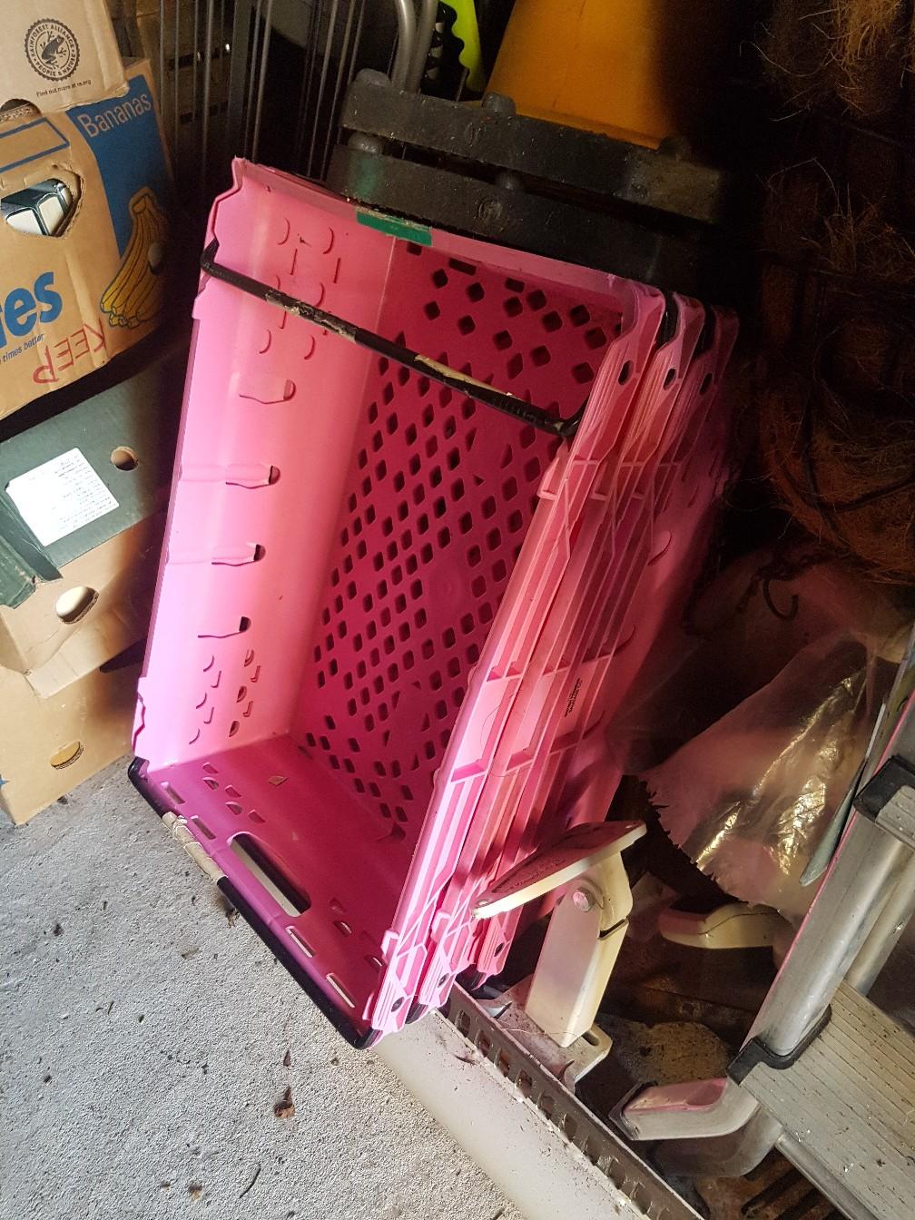 Pink crates with handles in WF2 Wakefield für £ 5,00 zum Verkauf ...