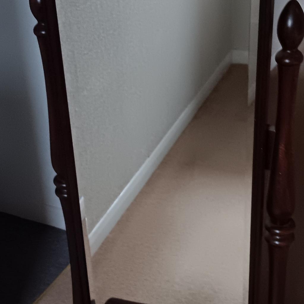 Stag Minstrel Cheval Mirror, As New in ME18 Maidstone für £ 150,00 zum ...