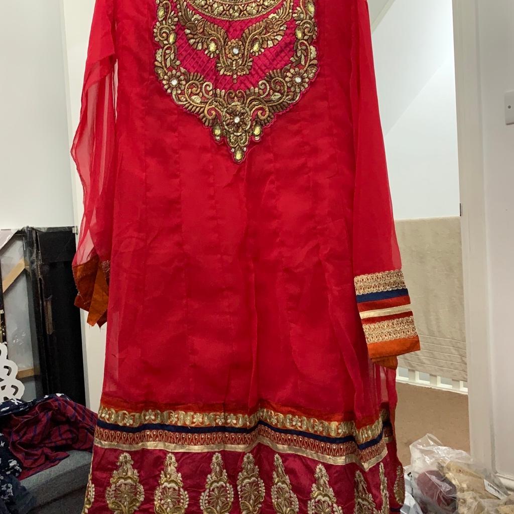 Brand new semi stitch 3 piece in E6 London für 35,99 £ zum Verkauf ...