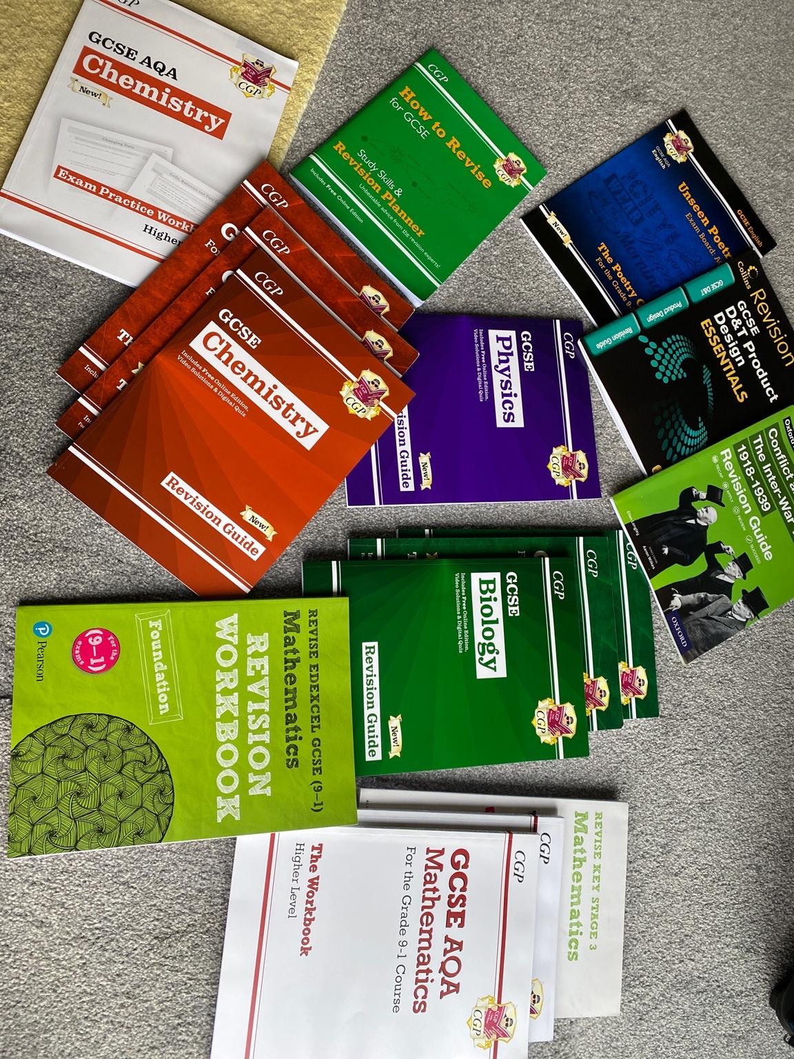 GCSE Revision guides in WF16 Kirklees für 3,50 £ zum Verkauf | Shpock DE