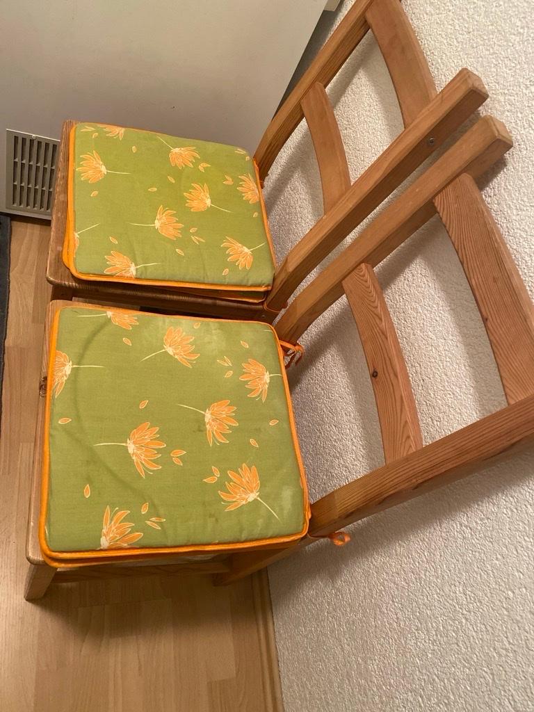 2 Holzstühle in 76707 Hambrücken für 5,00 € zum Verkauf | Shpock DE