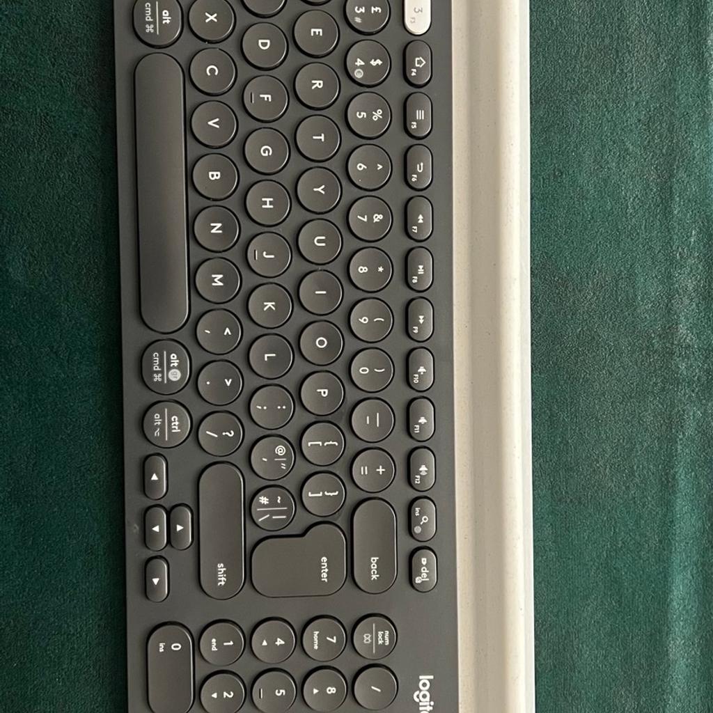 Logitech K780 Multi-Device Wireless Keyboard in W10 London für 40,00 ...