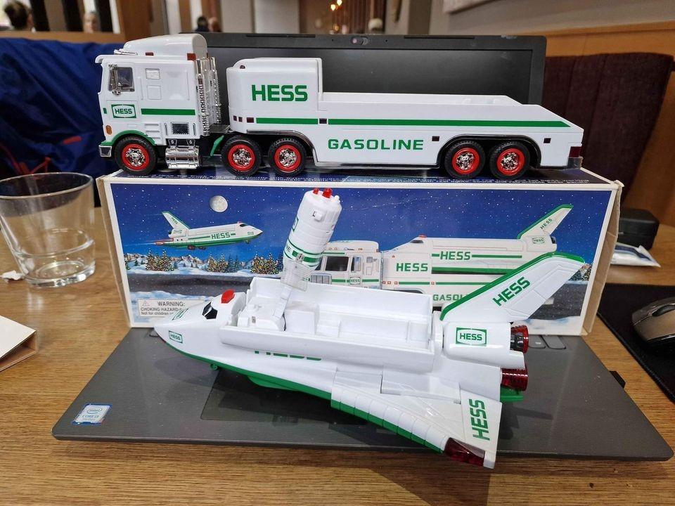 HESS Vintage 1999 Truck and Space Shuttle in DH3-Street for £30.00 for ...
