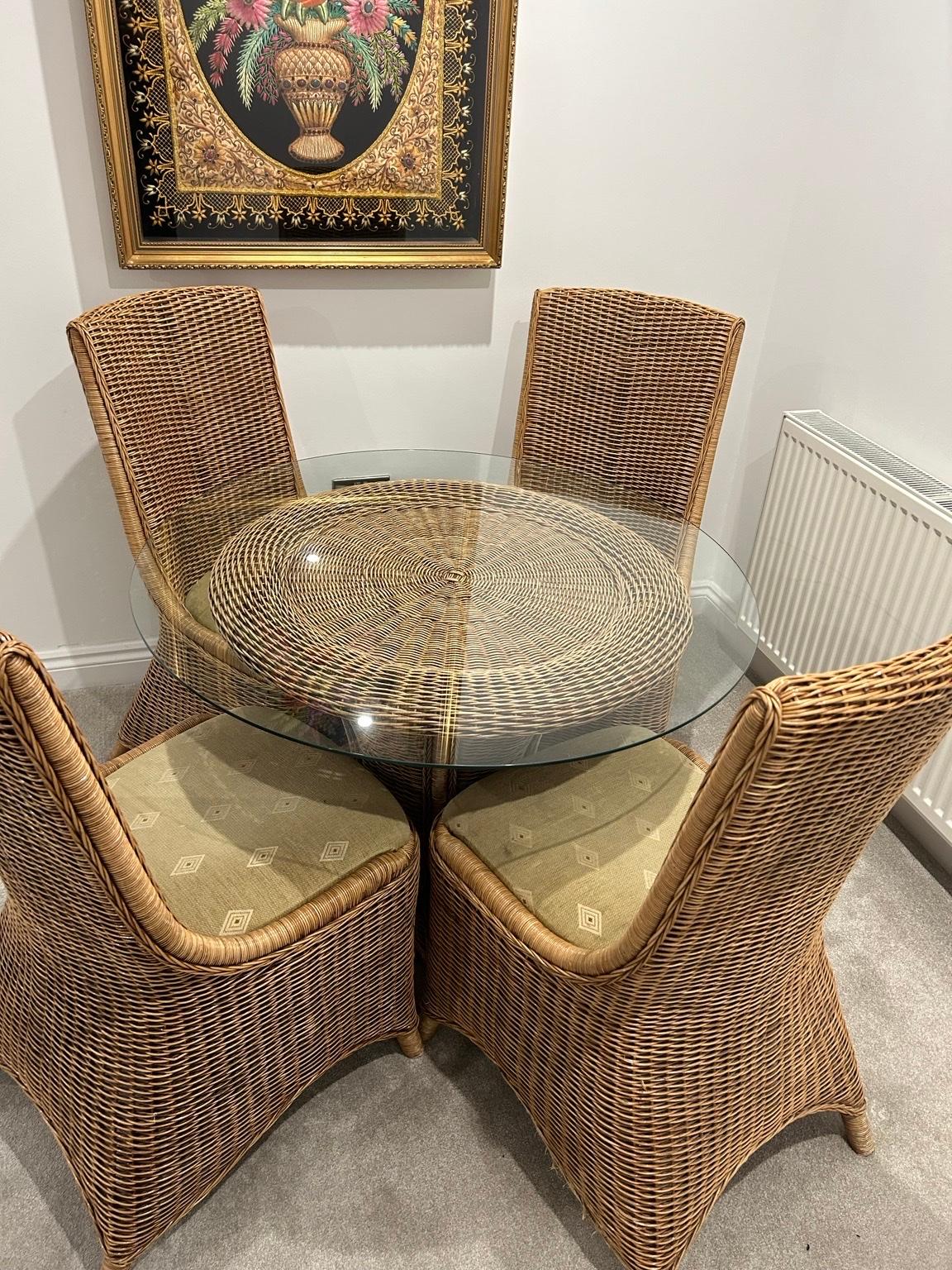 Wicket and glass table and chair set in KT9 London für 160,00 £ zum ...