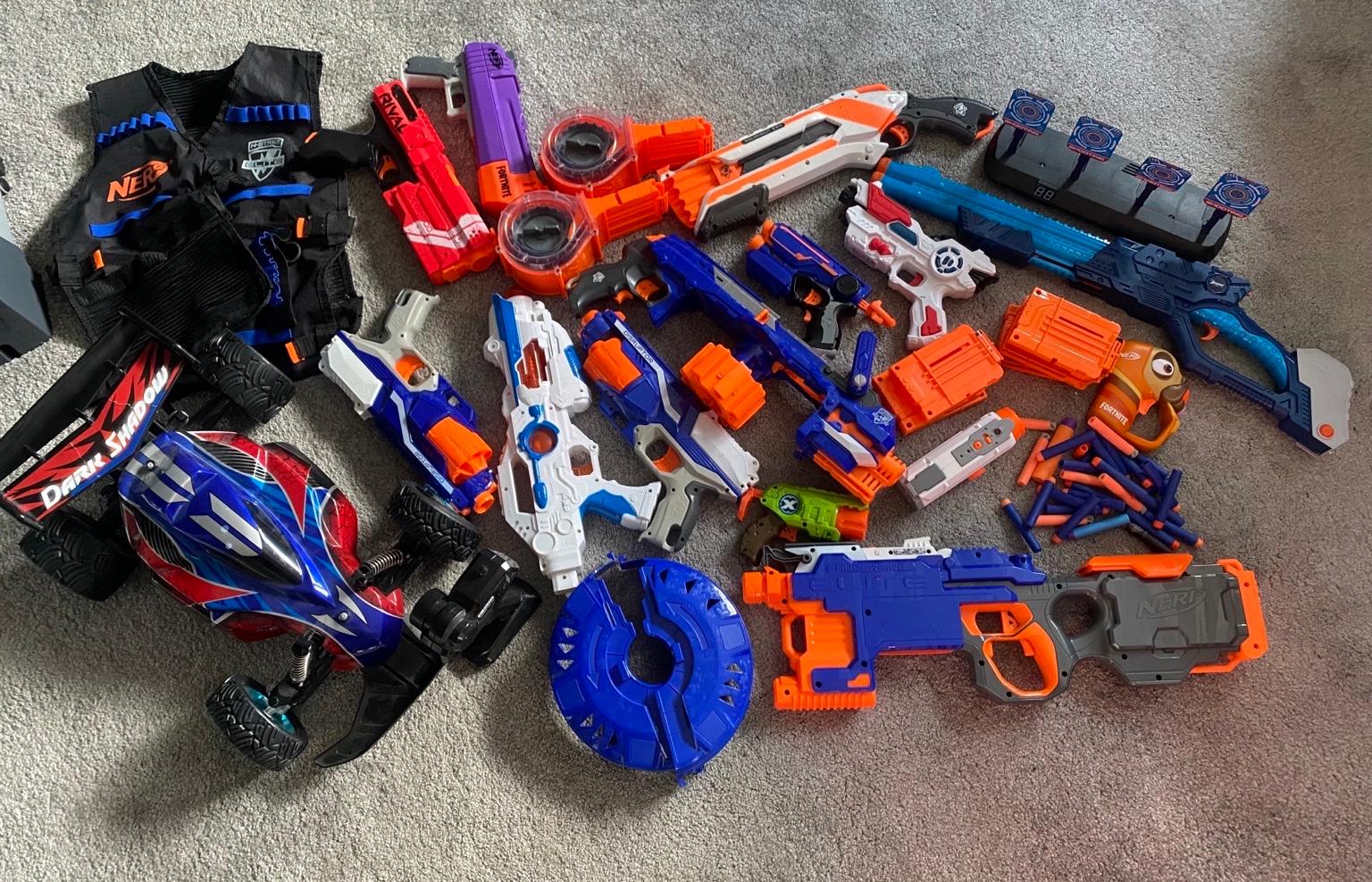 Nerf guns & vest & car in S20 Sheffield for £55.00 for sale | Shpock